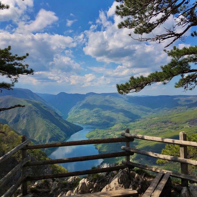 Vidikovac BANJSKA STENA - SMEŠTAJ NA TARI - Vikendice, apartmani ...