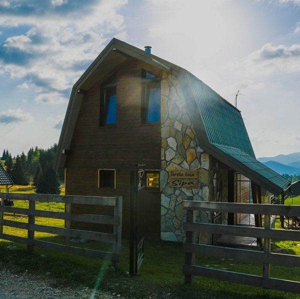 Tarska kuća SIPA - SMEŠTAJ NA TARI - Vikendice, apartmani, brvnare ...